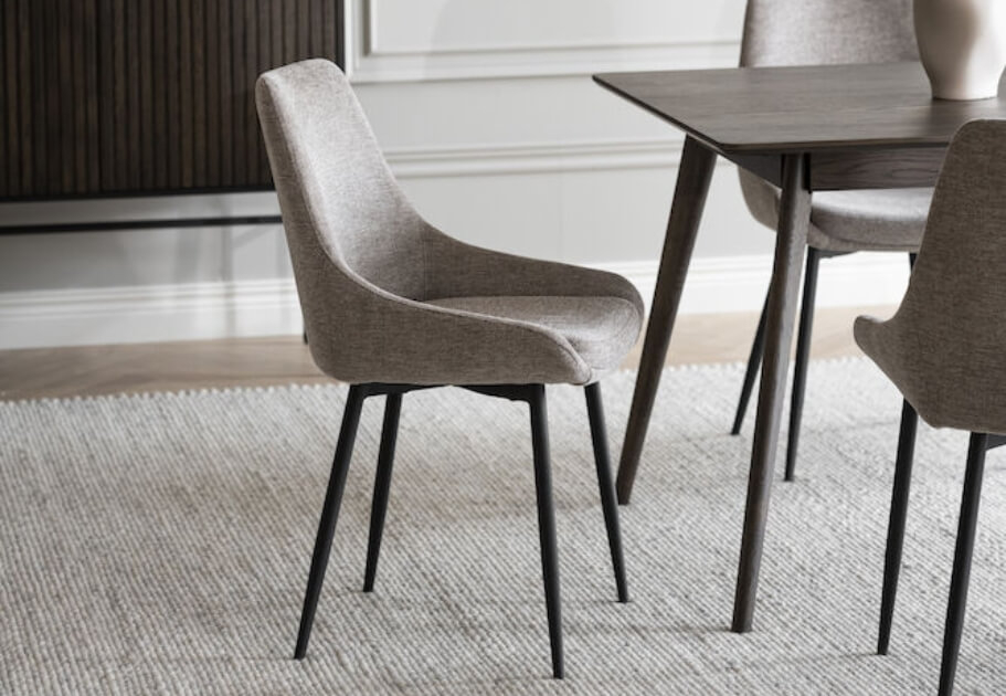 Spisebordsstole uden armlæn | Shop boligstylistens favoritter her